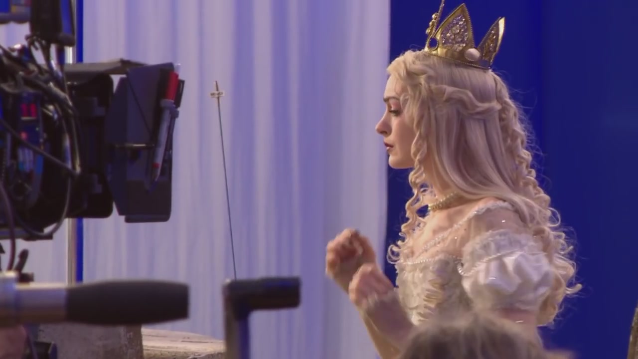 Extras: Behind the Scenes - 0062 - Anne Hathaway Fan Gallery